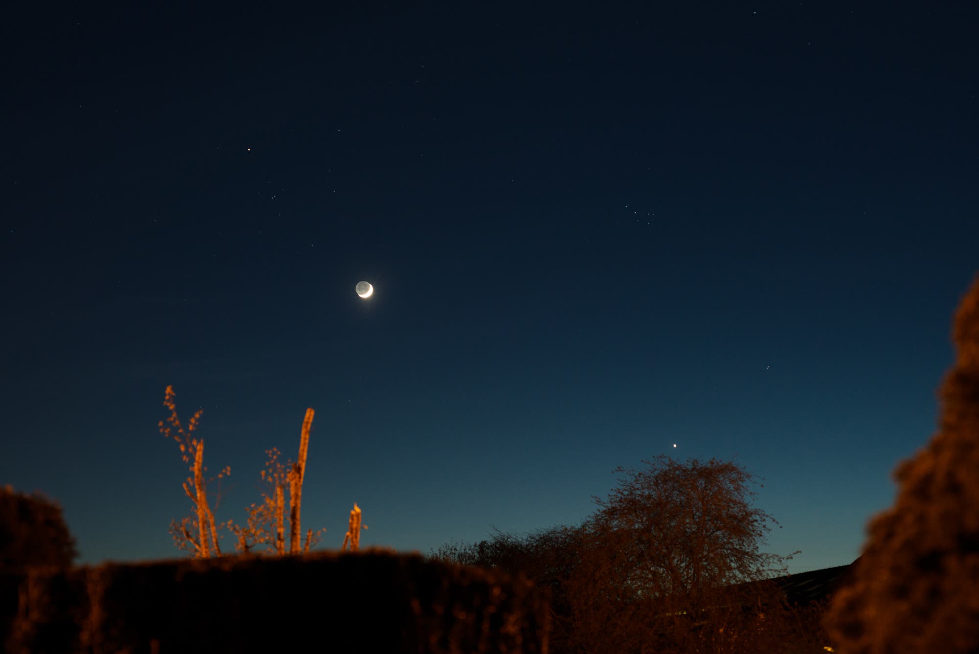 Stelldichein Mond-Venus am 18. April 2018 im Stier - Spektrum der Wissenschaft